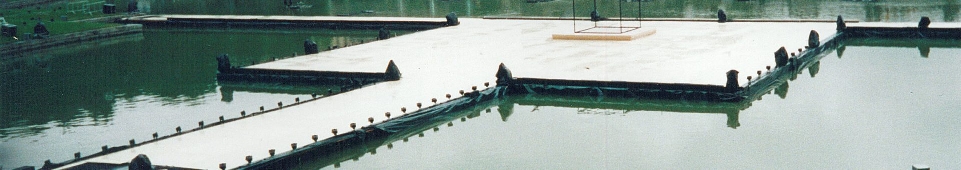 Floating docks for prestigious shows - cubisystem