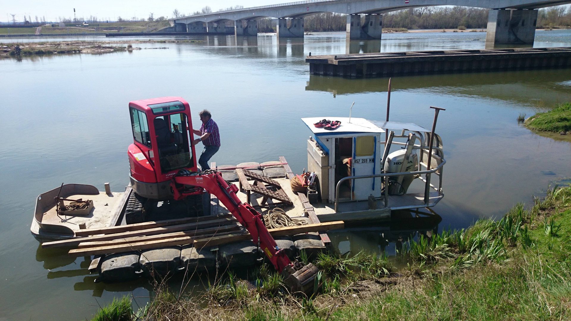 Floating docks : Testing the blue HD Cubisystem heavy duty series